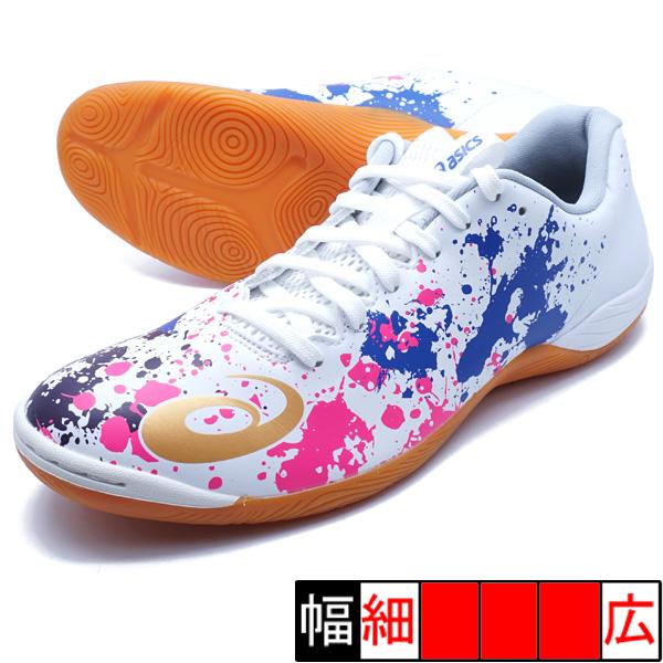 フットサルシューズ インドア 室内用メーカー：アシックス asicsカラー：WHITE/PURE GOLDアッパー：人工皮革（合成皮革）アウトソール：ゴム底やわらかさを重視するフットサルプレーヤーへ。インドア用フットサルシューズ。【在庫につ...