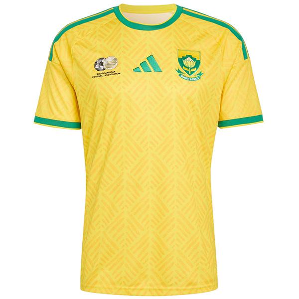 南アフリカ代表 レプリカユニフォームメーカー：アディダス adidasカラー：チームイエロー(KY2209)素材：ポリエステル100%南アフリカ代表 26 ホーム レプリカ ユニフォームは、南アフリカのサッカー史に刻まれたハイライトを振り返...
