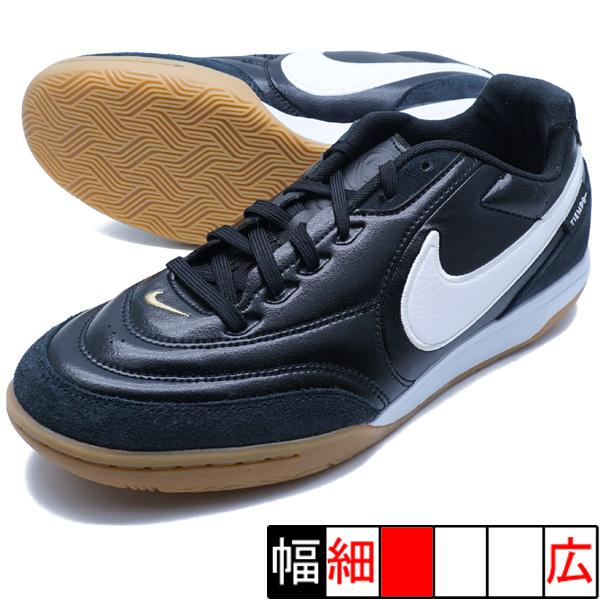 フットサルシューズメーカー：ナイキ NIKEカラー：ブラック/ホワイトアッパー：合成皮革+天然皮革+合成繊維アウトソール：ゴム底ストリートサッカーで重要なのは、なんといってもボールタッチ。ティエンポ ストリートガトにFlyTouchレザーを...