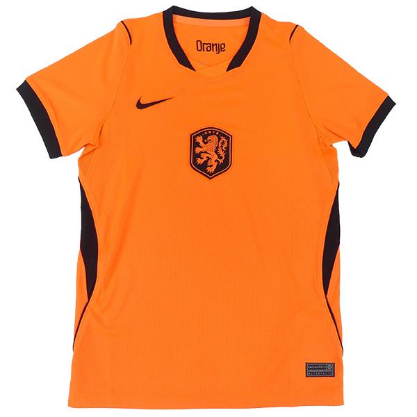 ジュニア 子供用 オランダ代表 レプリカユニフォームメーカー：ナイキ NIKEカラー：【809】素材：ポリエステル100%Nikeが贈るオランダ2026ホームユニフォームトップス。元々はロイヤルファミリーのシンボルであり、オランダを象徴する...