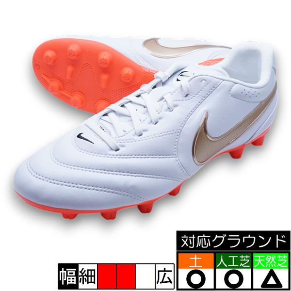 サッカースパイクメーカー：ナイキ NIKEカラー：ホワイト/ブラー-ブライトクリムゾンアッパー：合成皮革+合成繊維アウトソール：合成底+合成樹脂ボールタッチはそのままに、軽量化を実現。ボールの完全なコントロールを追求してデザインされたティエ...