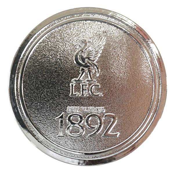 ◆初期選択は「宅急便」になっています。必ずお届け方法「ネコポス便」をご選択下さい。◆1点のご注文の場合、ポスト投函「ネコポス：250円」選択可能サポーターグッズ カーバッジメーカー：リバプール オフィシャル カラー：シルバー素材：亜鉛製直径...