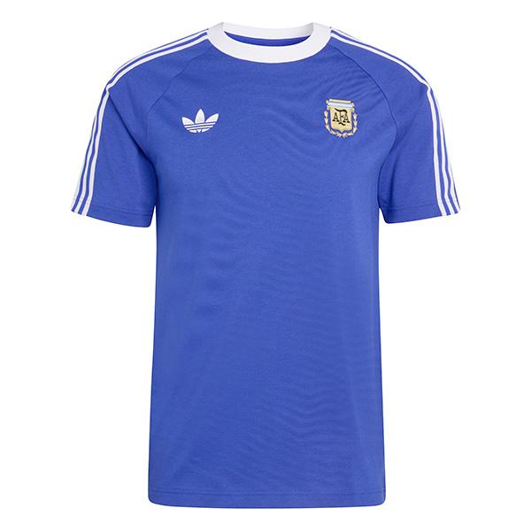 アルゼンチン代表 Tシャツメーカー：アディダス adidasカラー：ルシッドブルー(JZ6307)素材：綿52%、ポリエステル48%サッカーの文化と伝統を讃えるアルゼンチン代表 オリジナルス Tシャツ。アウェイユニフォームーの鮮やかなカラー...