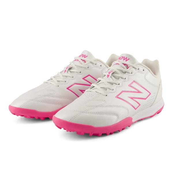 サッカー トレーニングシューズメーカー：ニューバランス New Balanceカラー：WHITE/PINKアッパー：人工皮革ミッドソール：合成底アウトソール：ゴム底毎日の練習に最適なエントリーモデル「442 Team IN」インドアモデルが...