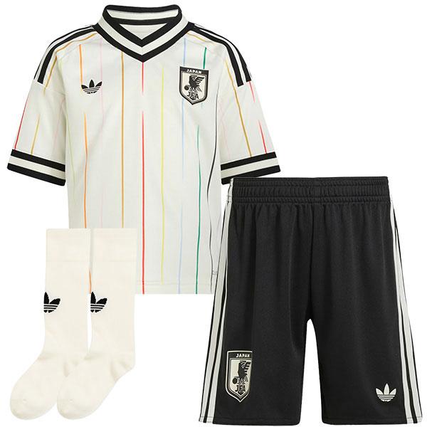 2026年 キッズ 日本代表 レプリカユニフォーム パンツ ソックス 3点セットメーカー：アディダス adidasカラー：オフホワイト/ブラック(IA6117)素材：ポリエステル100%白いキャンバスをイメージしたオフホワイトのボディをベー...