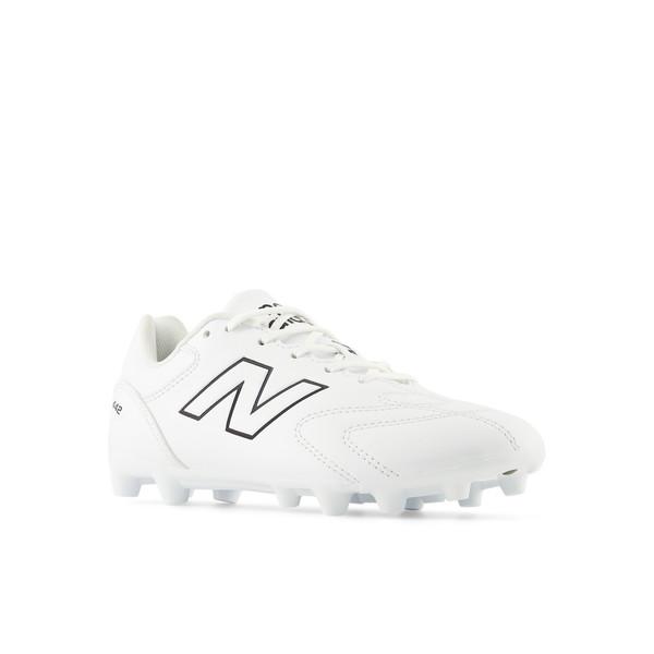 ジュニア サッカースパイクメーカー：ニューバランス New Balanceカラー：WHITEアッパー：人工皮革アウトソール：合成樹脂底毎日の練習に最適なジュニア向けエントリーモデル「442 Team JNR HG」がv3にアップデート。しな...