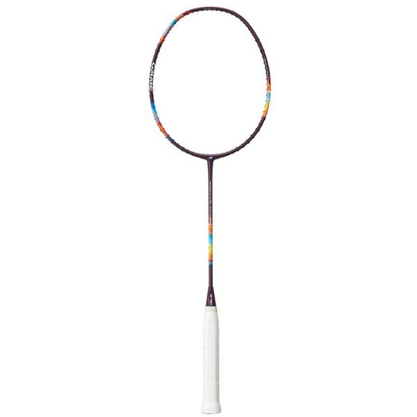 ナノフレア700ゲームスピードと飛びを高め、試合をコントロールするクリアを追求。全てのプレーヤーがラリーの主導権を握れる操作性を実現した性能設計。【メーカー】ヨネックス/YONEX【カラー】339：ミッドナイトパープル【素材】フレーム：カー...