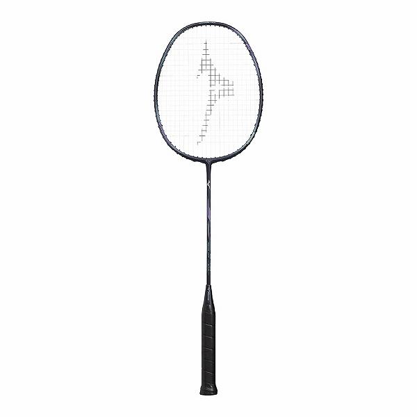 アクロスピード6(バドミントン)エナジーフレームとトルクレベル12により小さなスイングでも飛ばすことを追求したモデル。■フレームのみ／ソフトケース付■サイズ4U6■カラー26：ネイビー×パープル■素材グラファイト■原産国中国製■面サイズ56...