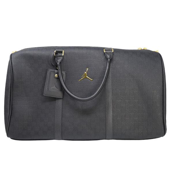 Jordan Jam Monogram Duffle Bagバッグ ジョーダン ジャム モノグラム ダッフルバッグジョーダンの40L大型ダッフルバッグスポーツ・旅行どちらにも使える大容量モデル。【カラー】K5X：ブラック/ゴールド【素材】1...