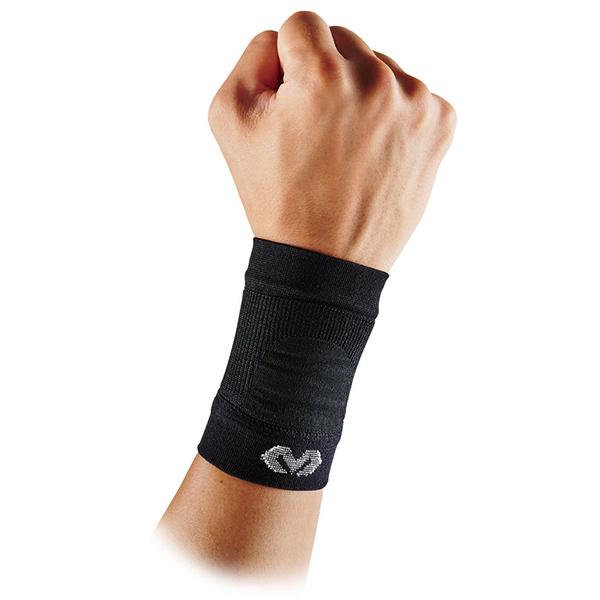 手首のコンディショニングをサポート＜1本入＞●カラー：(BK)ブラック●サイズ：S、M、L●コンプレッションサポート手首全体を包み込むように適圧でサポート関節の動きを安定化し、ケガの予防など、より良いコンディションの維持をサポート。●フレッ...