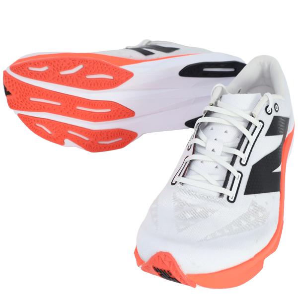 FuelCell Pvlse v1自分の足で地面を蹴り出す感覚を研ぎ澄ましたいランナーに向けたレーシングフラットモデル「FuelCell PVLSE」からシーズナルカラーが登場。新WAルール20mm以下を満たすソール厚と反発弾性と適度な硬さ...