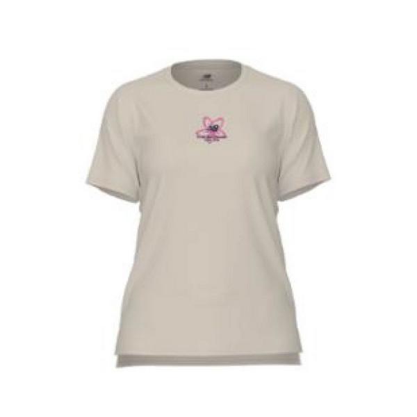 Fearlessly IndependentポリTシャツ 今シーズンの顔となるFlowerと"Fearlessly Independent"のワードのグラフィックを胸元にプリント。通気性に優れたストライプメッシュと、前後差のあるサイドスリッ...