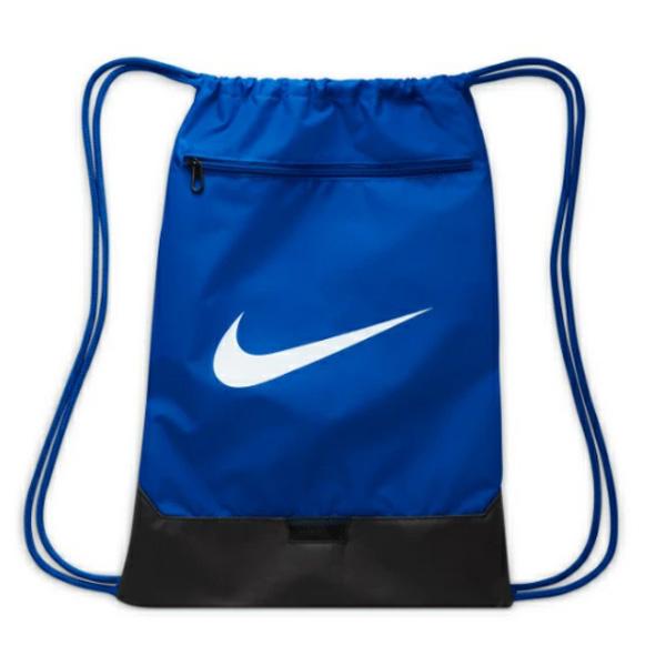 ミニマルで軽量なナイキ ブラジリア ジムサック。上部を開いてワークアウト用のギアを詰め込み、サッと出かけられるデザイン。 二重のショルダーストラップがドローコードの役割を果たし、荷物を安全に収納することができます。 この商品は、リサイクルポ...