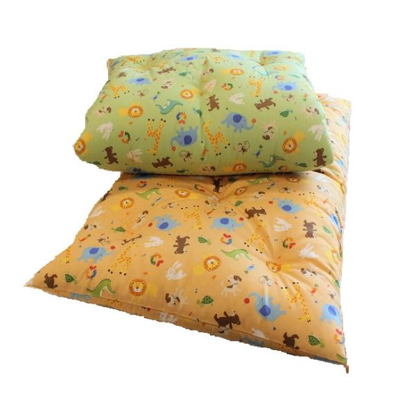 ぐっすりお昼寝して元気に。やっぱり子供さんには、綿ふとんがおすすめ。一枚一枚手作りお昼寝敷ふとん。汗をかいてもしっかり吸収して、干してあげればまた、ふっくら。サイズ　約７０cm×１２０cm生　地　綿１００％詰め物　ミックス綿＊北海道は別途送...