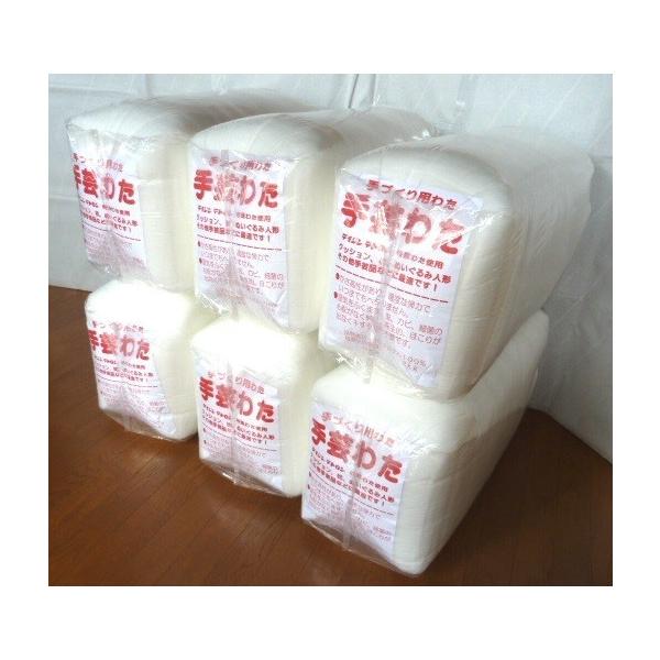 手芸わた２ｋｇ（２００ｇｘ１０枚）x6個です。 帝人テトロンポリエステル１００％（中空コンジュ　タイプです） 　クッション、ぬいぐるみ人形、枕などの詰め物に最適です。いっぱい使用する方には、お徳用の２ｋｇです。200ｇの1枚を広げると　90...