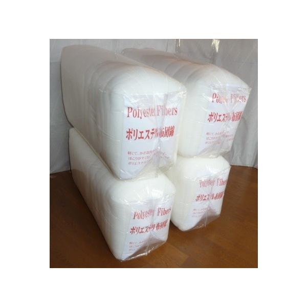 ポリエステル布団綿２ｋｇ（２００ｇｘ１０枚）x4個セット（8ｋｇ）です。 帝人テトロンポリエステル１００％　7.7デニール　64ｍｍ　ふとん、座布団など　仕立て用のわたです。手芸用の綿より　かさ高性はありませんが、繊維の長さが　2倍の64ｍ...