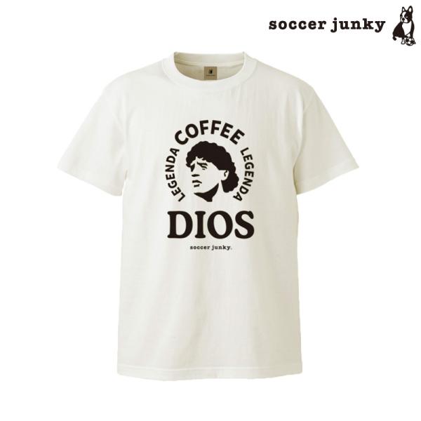 soccerjunkyの Dios+10！サッカージャンキーの半袖Tシャツです。サッカーの神様は BOSS。※バックは無地です。