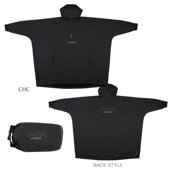 毎シーズン好評のポンチョが、快適さとシルエットはそのままに細部を見直して再登場。生地・パターンは継続しつつ、前立てをなくして止水ジップを採用。身頃にアクセスポケットを設けるなど機能性をさりげなく向上させました。軽やかに羽織れて頼りになる1着...