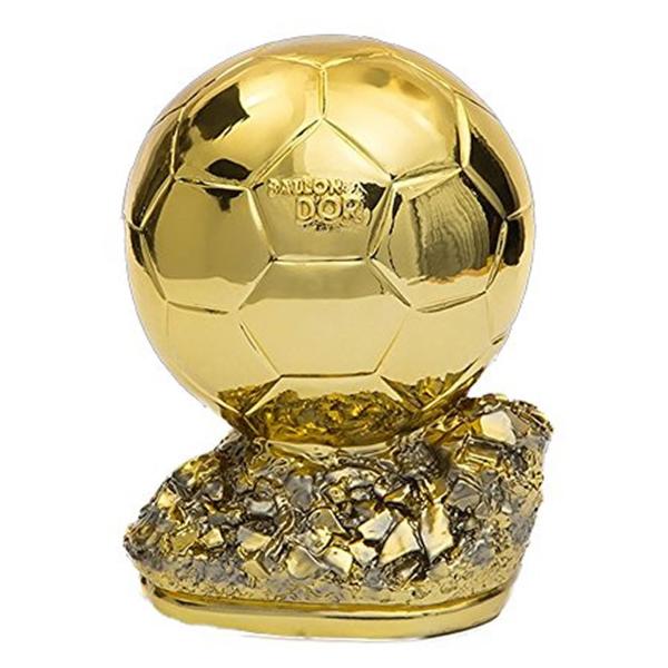 バロンドール賞（欧州年間最優秀選手賞）レプリカトロフィー★ご希望の文字を入れて発送します。ご希望の文字はご注文時にお教えください。サッカー、フットサルの景品用、観賞用に大好評！高さは約19cmで、重さは約1.2kgです。Ballon d’O...
