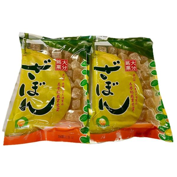 「商品情報」商品の説明ざぼん漬コロ（250g入）2個セット第２４回菓子大博覧会・名誉総裁賞受賞菓子。南国生まれの大きな柑橘類「ざぼん」を素朴な甘さのスイーツにしました。原材料・成分ざぼん(九州産)、砂糖、水飴「主な仕様」ざぼん漬コロ（250...