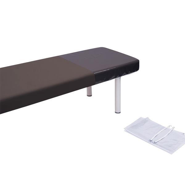 靴を履いたままでも衛生的に利用できる足元専用の透明クリアカバー。S字フック仕様ゴムヒモ2本付きで簡単に取り外し可能なシンプル構造。