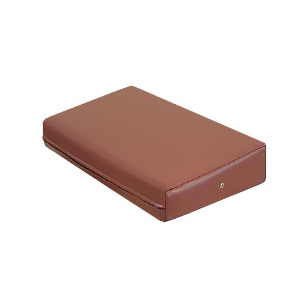 額や首、上肢・下肢など様々な用途に使用できます。カラー：クラシックブラウン（BRモデル専用色）。幅46cm、奥行27cm、高さ7/10cmキーワード:BRマッサージマクラ 治療用 施術用 マッサージ用 補助 クッション マクラ 枕 マッサー...