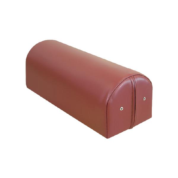 ひじ・ひざなどに使用できるマクラです。カラー：クラシックブラウン（BRモデル専用色）。幅45cm、奥行20cm、高さ17cmキーワード:BRひじ・ひざマクラ 治療用 施術用 マッサージ用 補助 クッション マクラ 枕 マッサージベッド枕