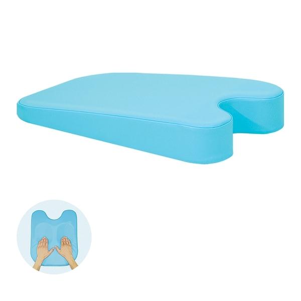 うつ伏せ治療時の胸から腹部までのポジション保持をサポートする胸当てマクラです。材質は軟質ウレタンフォームを採用し、ソフトな感触でありながら、等分布では安定した硬さを保持します。胸が当たる部分に窪み（エアホール）を設けています。エアホール加工...