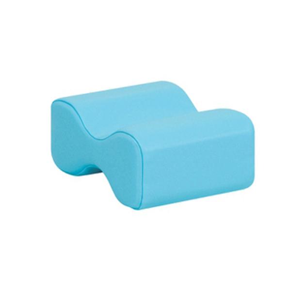 下肢などに使用する薄型のマクラです。幅26cm、奥行20cm、高さ5/12cmキーワード:薄型レッグサポーター 治療用 補助クッション 施術用 マッサージ用 マクラ 枕