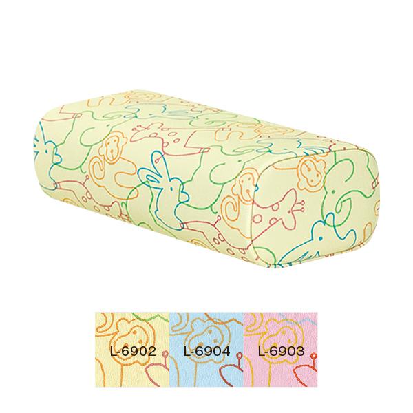 額や首、上肢・下肢等をサポートする診察用マクラです。キリン等子供に人気の動物柄をプリントしたパークレザーを採用。幅34cm、奥行16cmキーワード:かどまるパーク 治療用 施術用 マッサージ用 補助 クッション マクラ 枕 マッサージベッド枕