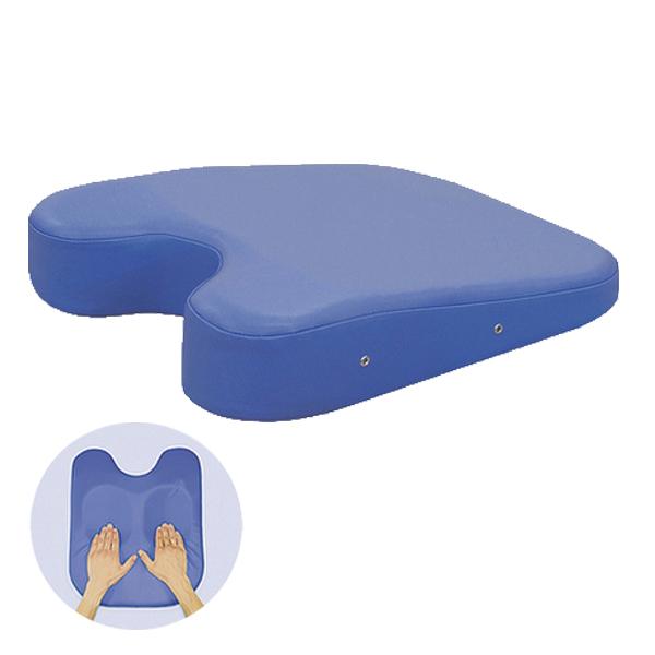 うつ伏せ姿勢の胸当て用として使用するマクラです。全体的に丸みを持ったデザインが特徴です。胸が当たる部分に窪み（エアホール）を設けています。エアホール加工により、胸部の圧迫感が軽減します。幅42cm、奥行50cm、高さ3/11cmキーワード:...