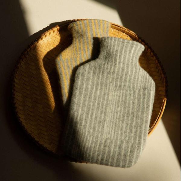 Lapuan Kankurit 湯たんぽ AURORAmina perhonen 皆川明氏がデザインしました。Lapuan Kankuritの質のよいウール100%カバーと、中のボトルはドイツのファシー社のものを使っています。朝まで続く湯た...