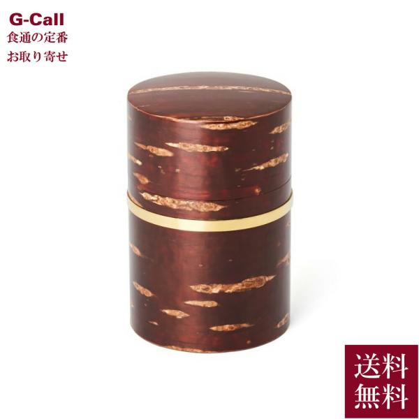 藤木伝四郎商店のオリジナル茶筒。「金筒（かなづつ）」（能作+角館伝四郎）は樺細工の「帯」と「つまみ」を時と共に表情を変えていく「真鍮」で仕立てた茶筒です。デザイン：山田佳一朗サイズ（約）：直径8.2 高さ12.2 cm茶葉容量（約）：150...