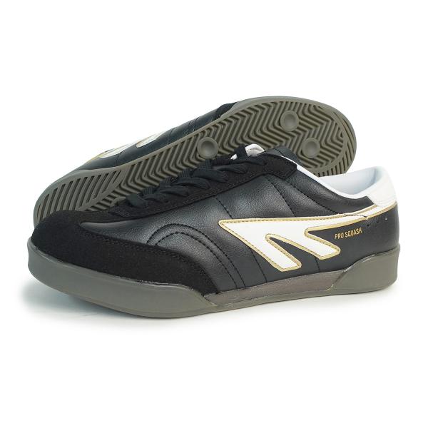 プロレベルのインドアコートシューズとして84年に開発された“PRO SQUASH”は、グリップや耐久性などチャンピオンシッププレイヤーの要件を満たすテクノロジーを搭載したハイテックを代表するスカッシュシューズでした。Trainersコレクシ...