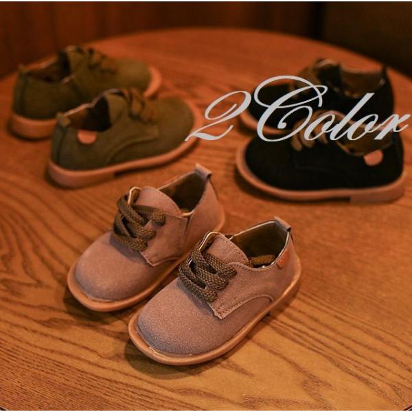 スエード素材がお洒落な子供靴☆レースアップですが脇がゴム仕様で伸びるので、紐を取らなくても履きやすいデザインです☆秋冬のお洋服にぴったりなカラーが2色お手持ちのお洋服に合わせやすい、シンプルなシューズです☆※ブラックのお取り扱いはございませ...