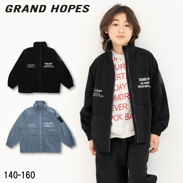 【LUCA AOくん 着用モデル】Grand Hopes（グランドホープス） から、ウインドブレーカーが新登場！洗練されたカラーが目を惹く、シンプルで都会的な一着。袖には「GRAND HOPES」のワッペンを配置し、ミニマルながら存在感のあ...