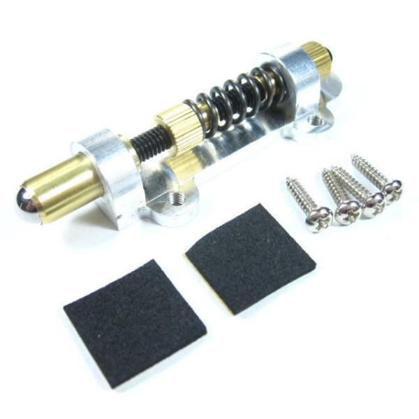 ESP アーミングアジャスターは、フローティング・タイプのトレモロにありがちなチューニングの不安定さ、特にチョーキング時に他の弦がチューニングダウンしたり、弦が切れた際に他の弦がチューニングアップするのを防ぐ画期的なユニットです。