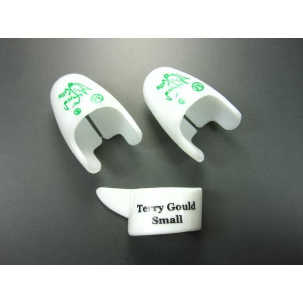 Terry Gouldのホワイト・セルロイド・サムピック White Celluloid Thumb Pick Small 品番：TP-TG/W と Fred Kellyのホワイト・デルリン・フィンガーピック White Delrin Fr...