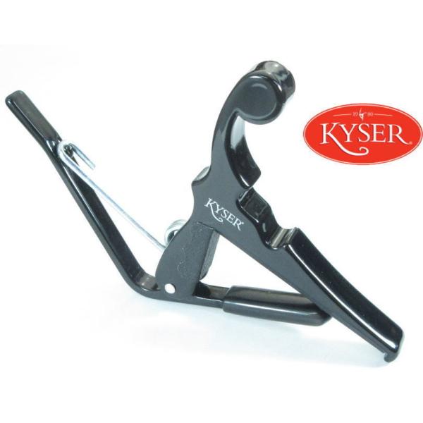 Kyser KBMBA はウクレレ、バンジョー、マンドリンに対応するカポです。バネ（クリップ）式で、脱着、ポジション・チェンジが素早く行えるのが特徴の『定番カポ』です。