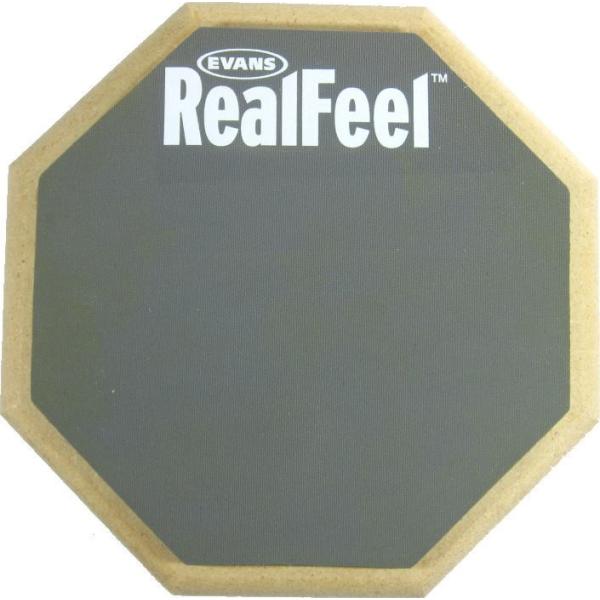 RealFeel練習パッドは、磨耗に強いダークグレー・ファブリック仕上げのラバーパッドで、最もポピュラーな練習パッドです。自宅練習やリハーサルスタジオ、ライブ前のウォーミングアップ等、様々なシチュエーションで使えます。