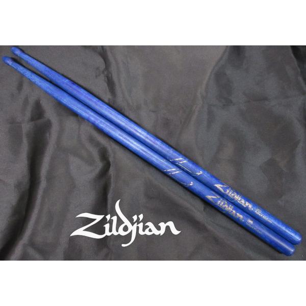 Hickory Series の 5A WOOD - BLUE DRUMSTICK は、最もポピュラーなモデルの1つで、大きめの楕円形チップを採用。ジャンルを問わずオールラウンドに使えます。ウッドチップ　ブルーカラー　ヒッコリー14.2Ｘ4...