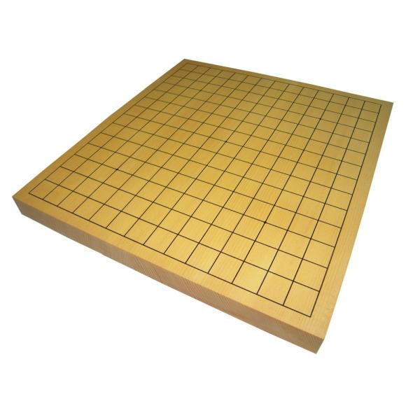 碁盤のランクは一般的に特上松・松・松竹・竹となっており、本葬品の竹は一番のランク下ですが初心者を含め、十分に楽しんでいただける盤でございます。ハギ(継ぎ合わせ)ではありますが、職人が綺麗につないでいるため、柾目の盤に仕上がっております。新か...