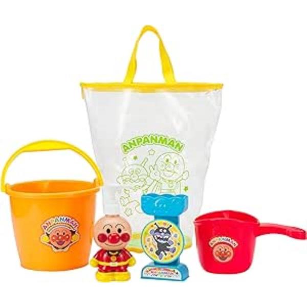 ●お風呂で遊べる楽しい小物がバッグにオールインワン! ●アンパンマンのかわいいビニールバッグに入ったおふろセット。 ●バッグの底はネットになっていて、そのまま水切りができます。 ●セット内容：バッグ・手おけ・バケツ・アンパンマンボトル・水車...