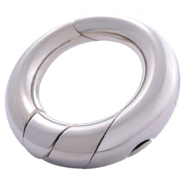 はずして元に戻す道筋で、文字が向き合わず、一見完成時と同じ形に組めますがそれでは不正解です。完成時には本体にある「Key」と「Ring」の文字が向き合うようにします。”２つのC環は２通りに組むことが出来る、組んだ状態では他方の組み方には移れ...