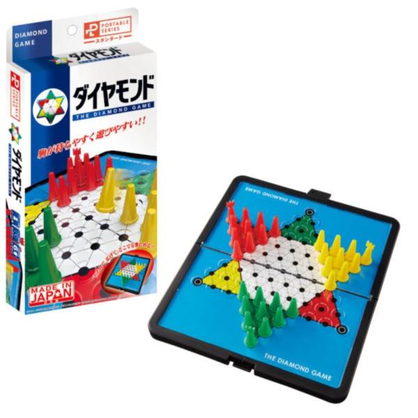 携帯版の麻雀セットです。使用するカードは、花札と同サイズ。手に持っても台に置いても遊びやすい「カードホルダー」つき。遊びやすさが違います。