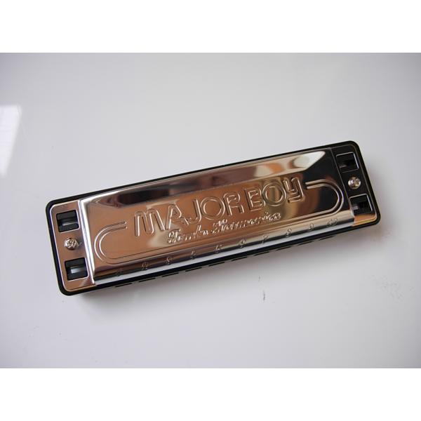 ライブでも埋もれない滑らかで輪郭のある音色。粘りのあるリード、豊富な音量、抜群の耐久性、吹き易、その全てが世界中のプロミュージシャンからも絶賛されているメジャーボーイ。耐久性のある樹脂本体を使用し、メンテナンスの利便性を追求。本体に落とし込...