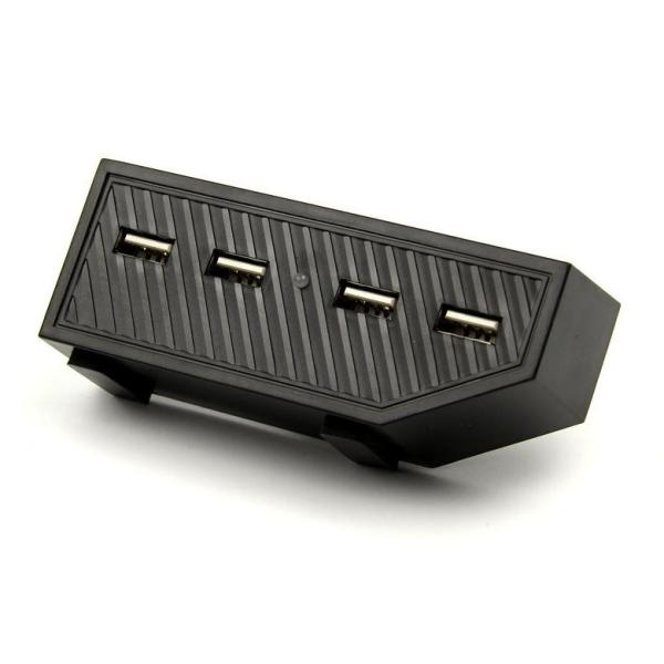 XBOXone用のUSBハブです。USB端子が４ポートとほど搭載されております。XBOXone本体のデザインにマッチしておりますので、違和感無く、装着可能です。※パッケージ・マニュアルは英語表記となります。