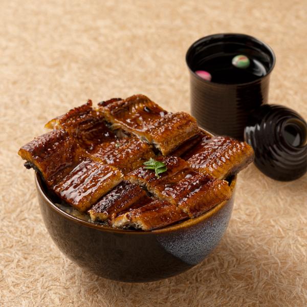 （原材料）鰻（中国産）、醤油（小麦、大豆を含む）、砂糖混合異性化液糖、砂糖、発酵調味料/着色料（カラメル、アナトー）、酒精、増粘剤（加工でん粉、増粘多糖類）、調味料（アミノ酸等）（内容量）5尾セット（１尾が約280g）（保存方法）−18℃以...