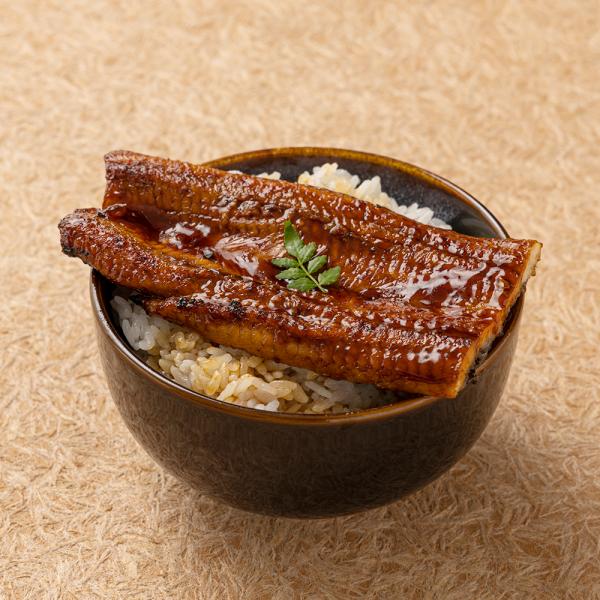 （原材料）鰻（中国産）、醤油（小麦、大豆を含む）、砂糖混合異性化液糖、砂糖、発酵調味料/着色料（カラメル、アナトー）、酒精、増粘剤（加工でん粉、増粘多糖類）、調味料（アミノ酸等）（内容量）4尾セット（１尾が約250g）（保存方法）−18℃以...