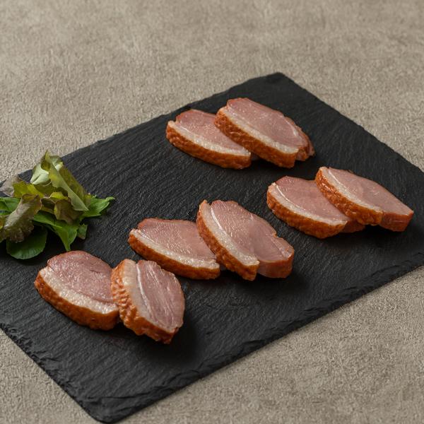 （原材料）原産国（中国）、合鴨肉、糖類（ブドウ糖）、食塩、大豆、タンパク、香辛料（一部に大豆を含む）リン酸（Na)、調味料（アミノ酸）、発色剤（亜硝酸Na)（内容量）1kg（5本〜6本）(保存方法）−18℃以下で保存してください(賞味期限）...